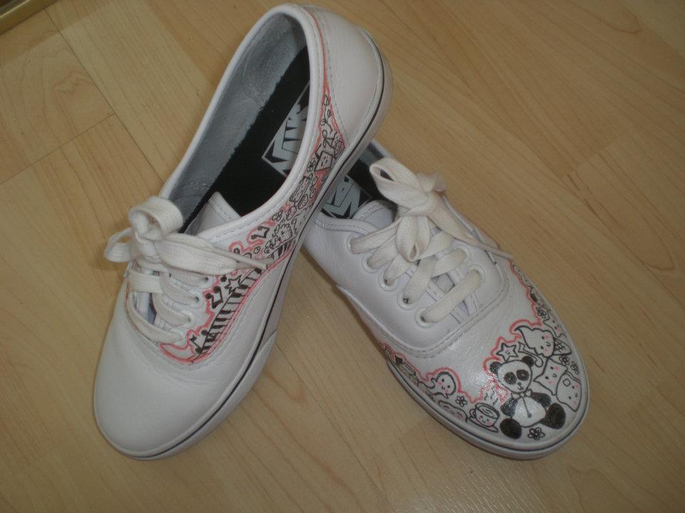 Imagine. Design. Create. Inspire.: DIY Shoes: Cute Doodle Vans