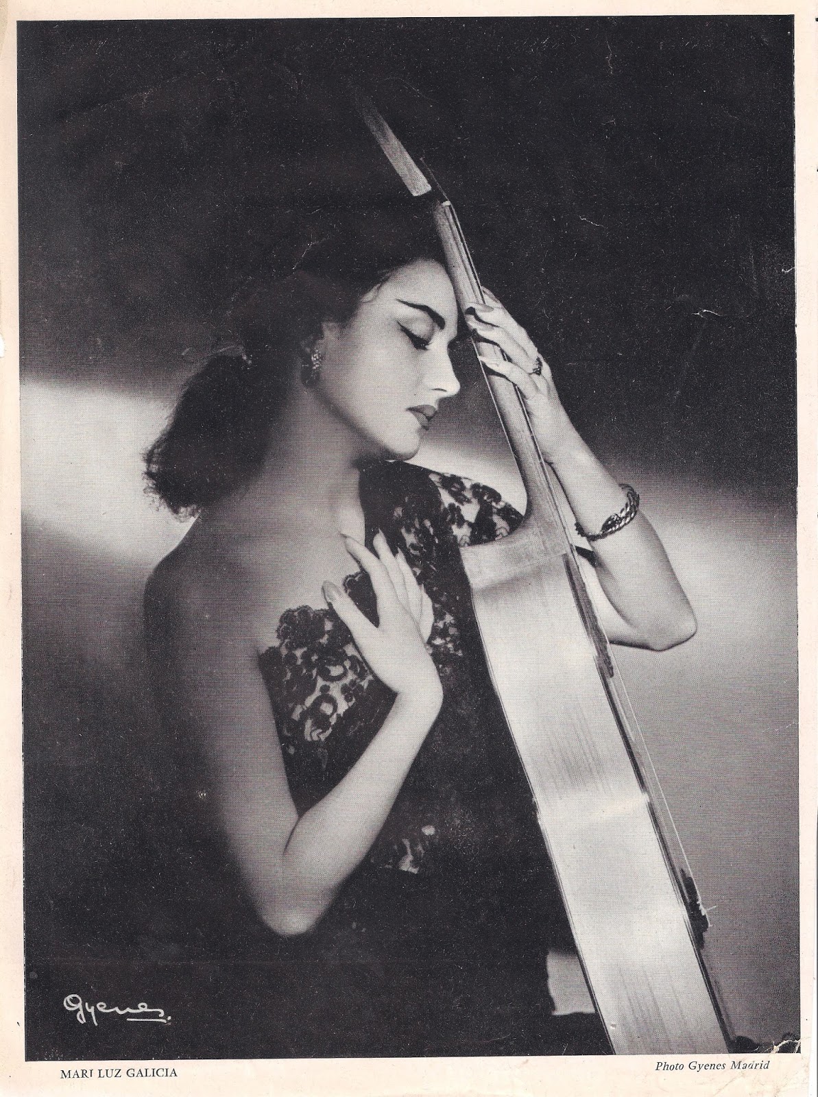 ART WORK STUDIO: Maria Luz Galicia