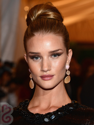 Coafuri cu par prins pentru nunta - idei de cocuri de nunta