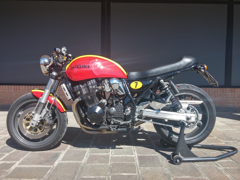 Racing Cafè: Suzuki GSX 750 Inazuma 1999 "Barry Sheene Tribute" by ...