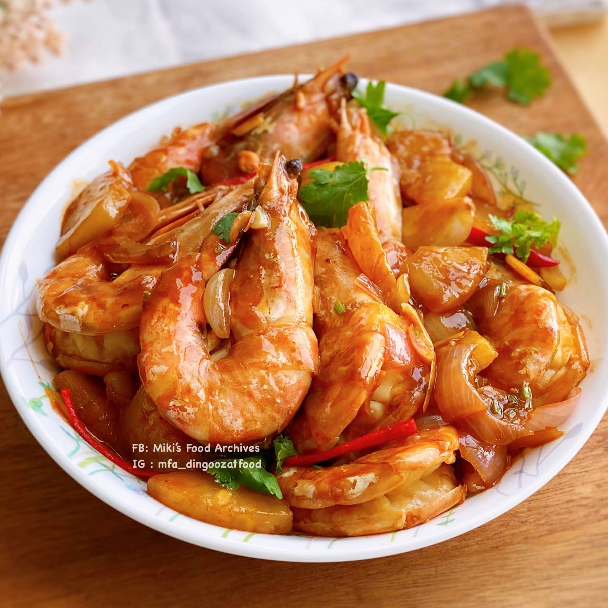 Miki's Food Archives : Tamarind aka Assam Prawns With Pineapple 甜酸凤梨亚参虾