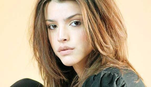 Casi Angeles y Teen Angels: Calu Riveiro "Agora prefiro estar só".