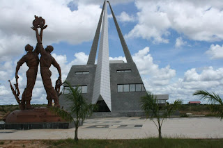 curiousguys2: Angola: RECORDAR OS HERÓIS DA CIDADE DO CUÍTO