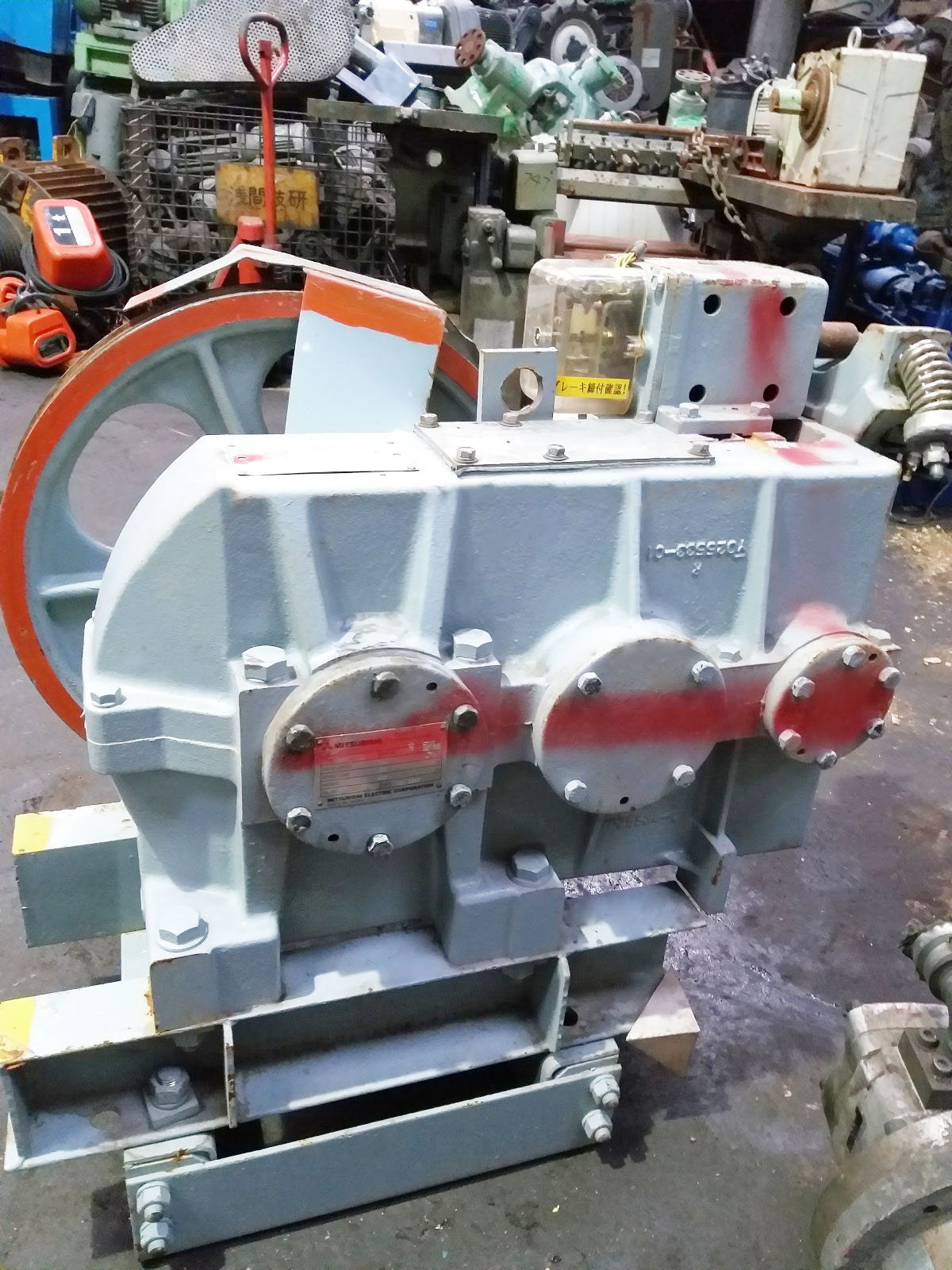 Products: Mitsubishi Traction Elevator Machine 450 kgs Capacity From Japan