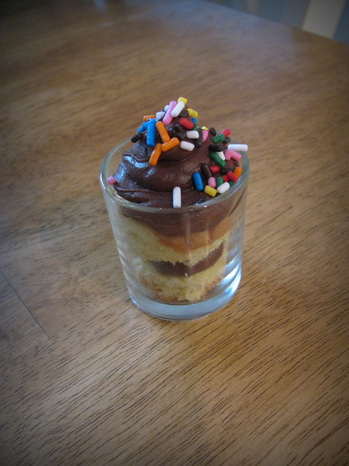 Vintage Gwen: Deconstructed Mini Cupcakes