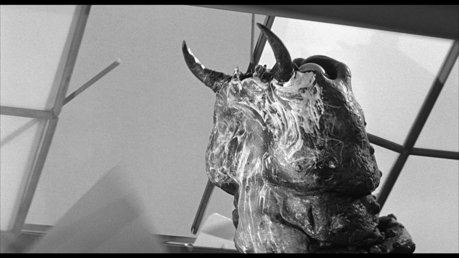 Realm Of Retro : THE MONSTER THAT CHALLENGED THE WORLD