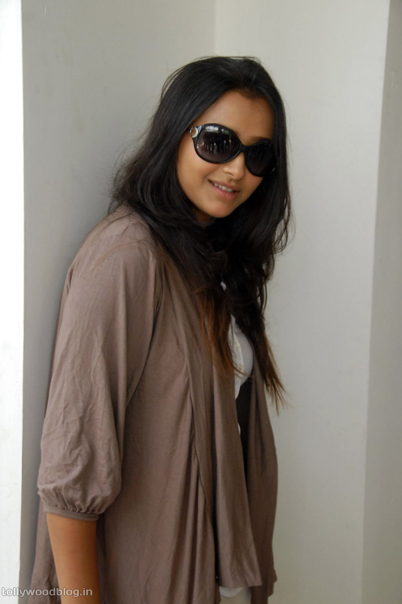 Actress Swetha Basu Prasad New Photoshoot