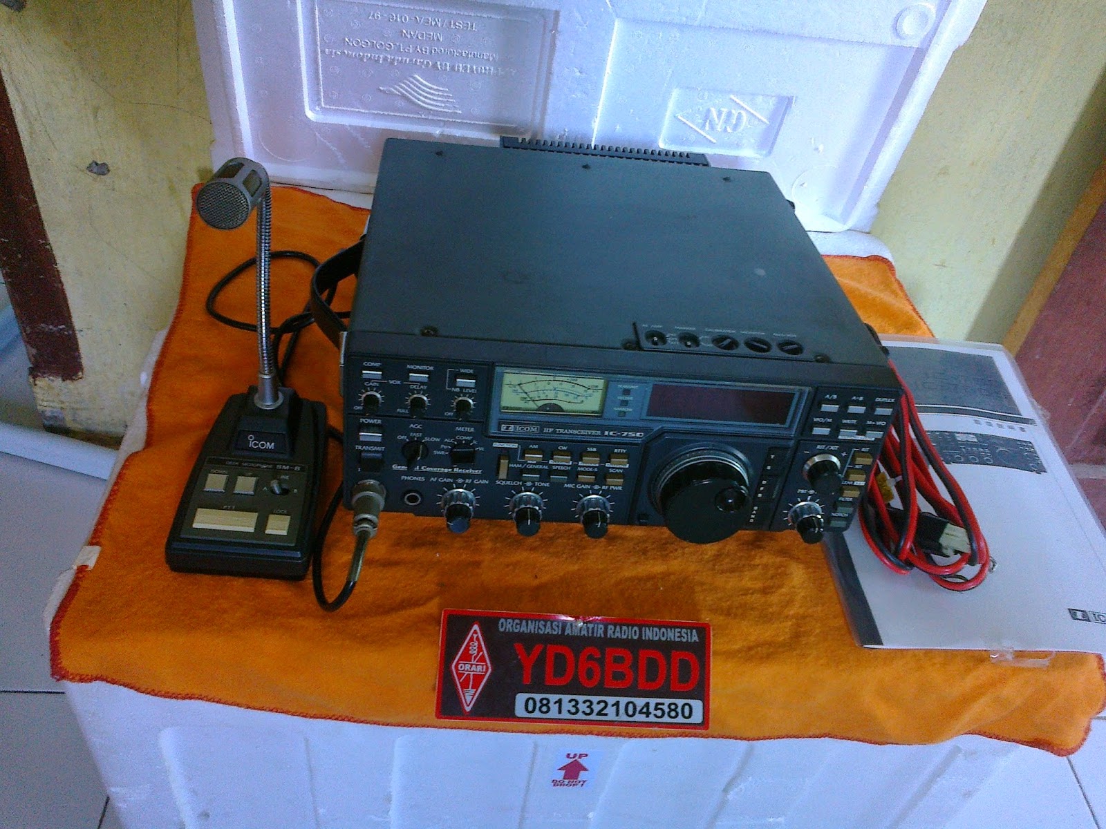 BANDA RADIO: ICOM IC 750 + SM 8 + Manual Book Copyan