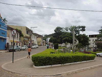 OLHANDO DA JANELA DO TREM: VIRGINÓPOLIS / MINAS GERAIS (5.523 / 5.570)
