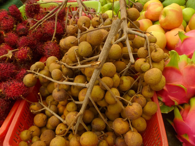 Maui Jungalow: Dragon Eye Fruit and Fruit Snatchers
