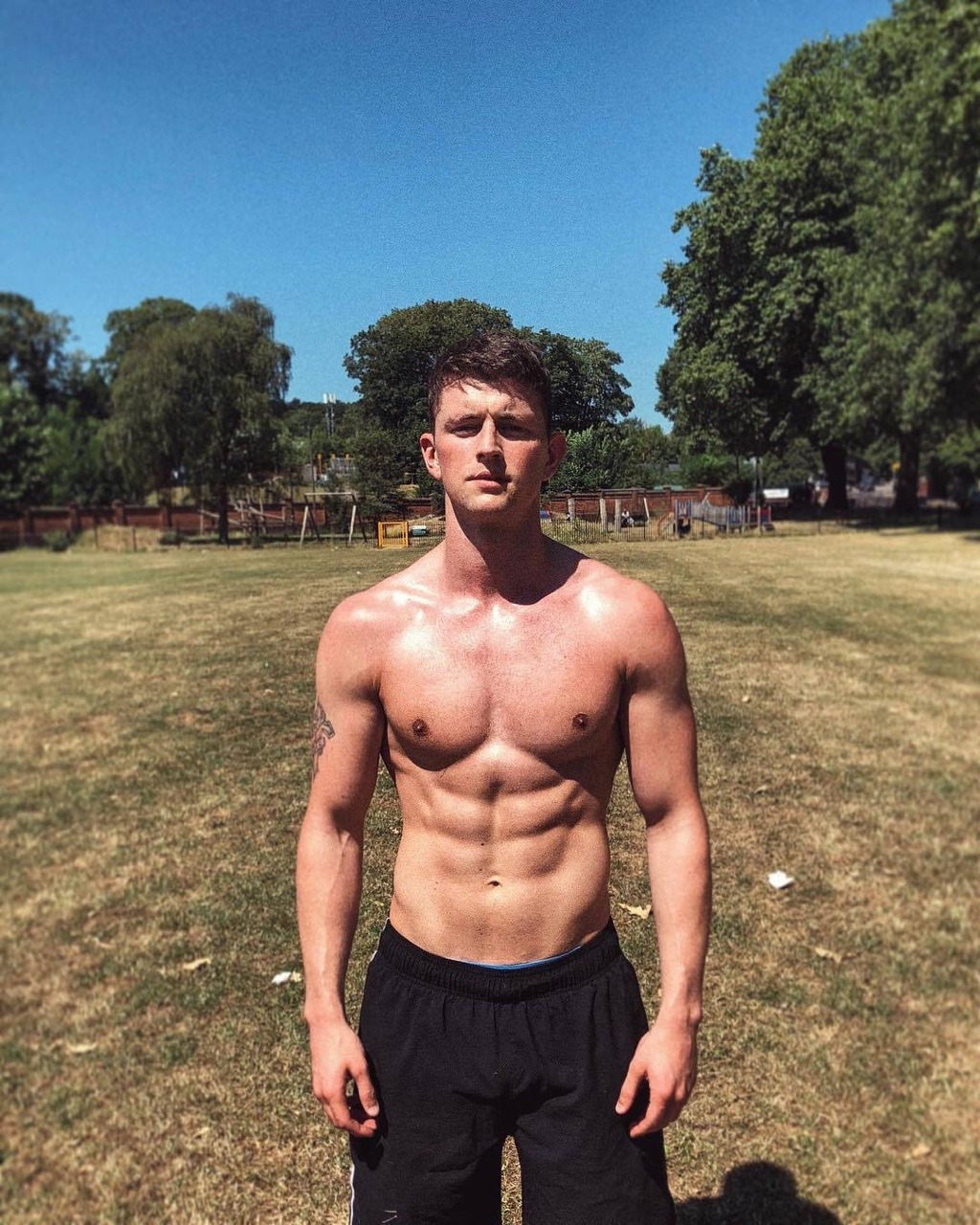 WE LOVE HOT GUYS: Shirtless All Summer