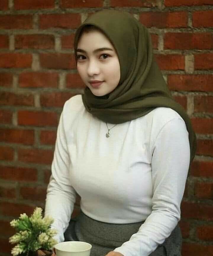 Kumpulan Update Foto + Video Ukhti Susu Besar Siap Remas dan Perah