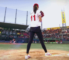 TOP5 Female Pitchers in the Korean Entertainment World (GIFs)