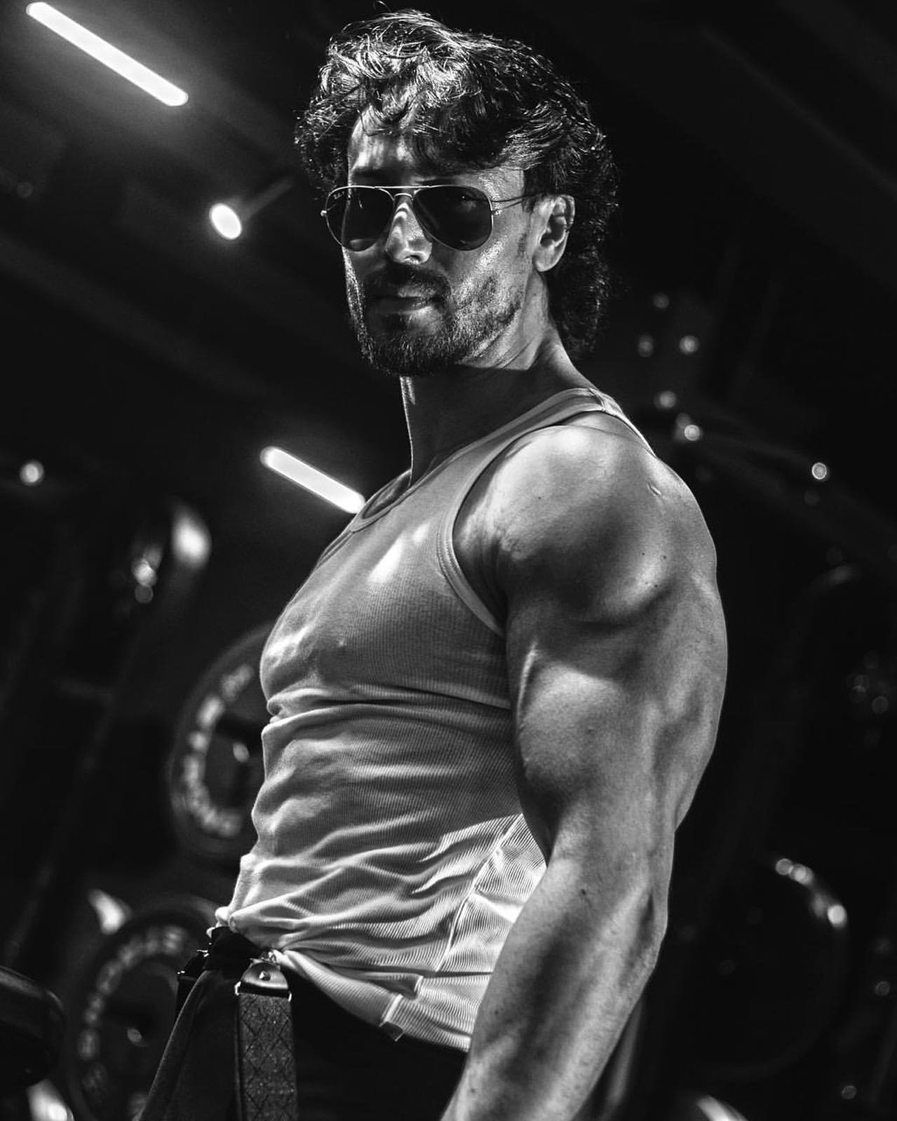 Shirtless Bollywood Men: Topless Tiger Shroff Shirtless Bollywood Men: Topless Tiger Shroff