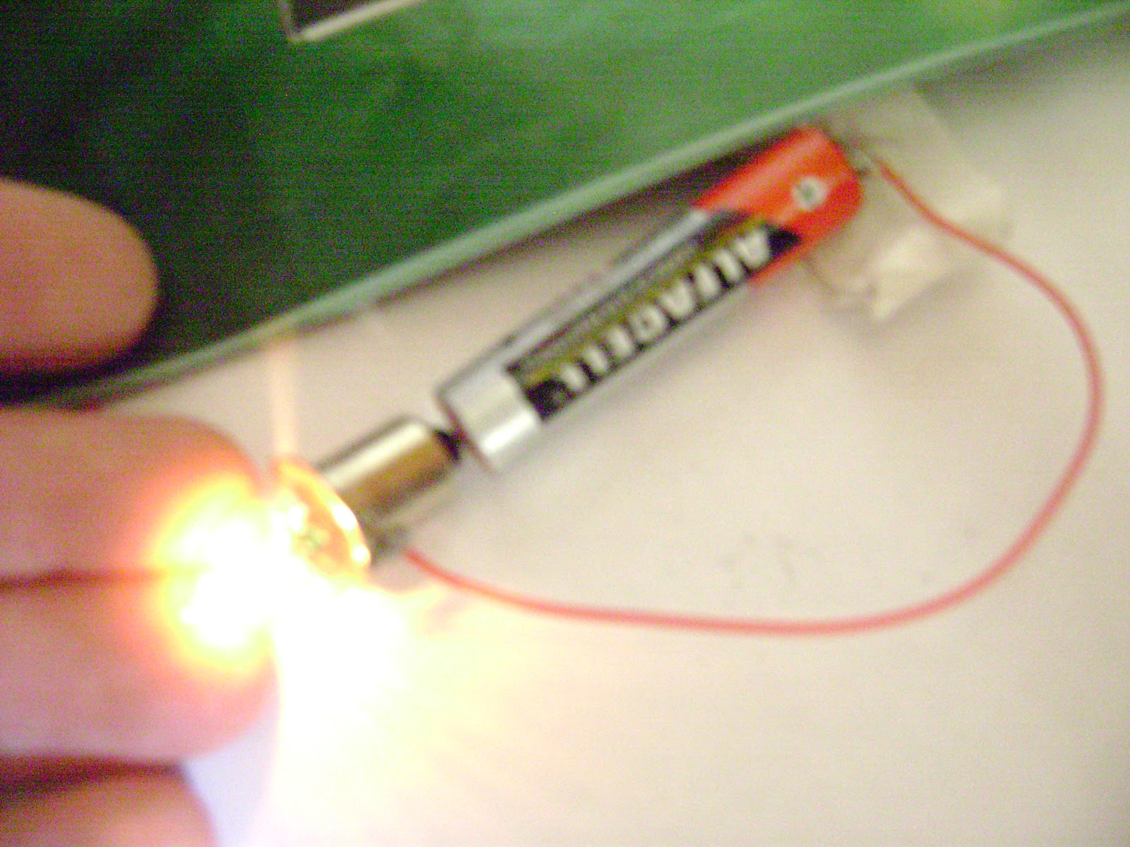 Pequeno Cientista Colaborador: MUITAS FORMAS DE SE LIGAR UMA LÂMPADA A ...