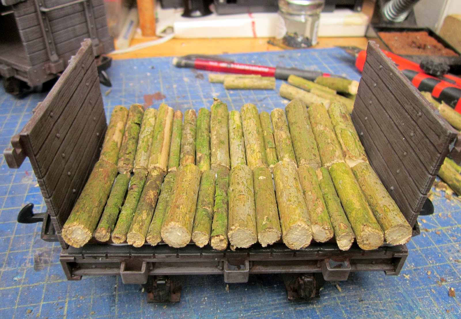 Peckforton Light Railway: How I weathered some LGB Feldbahn timber ...