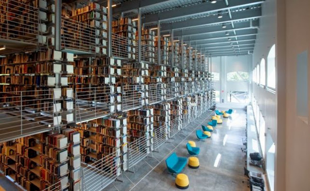 La hermosa biblioteca de los libros flotantes