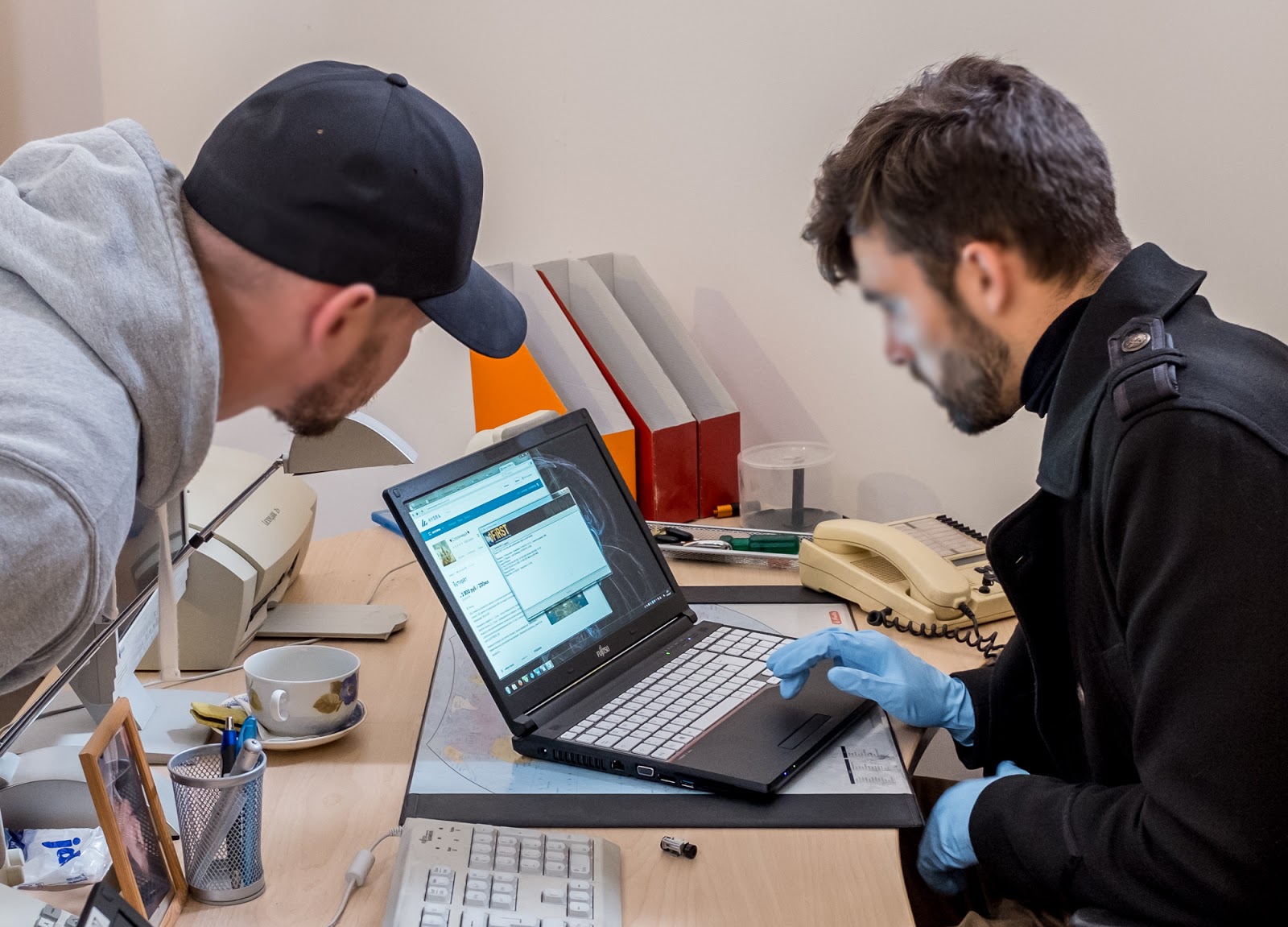 Digital Forensics Examiner: Digital Forensics: วิธียึดคอมพิวเตอร์