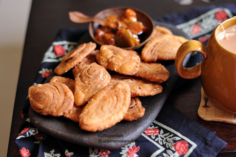 Mathri recipe and a piece of Childhood memory - A Homemaker's Diary