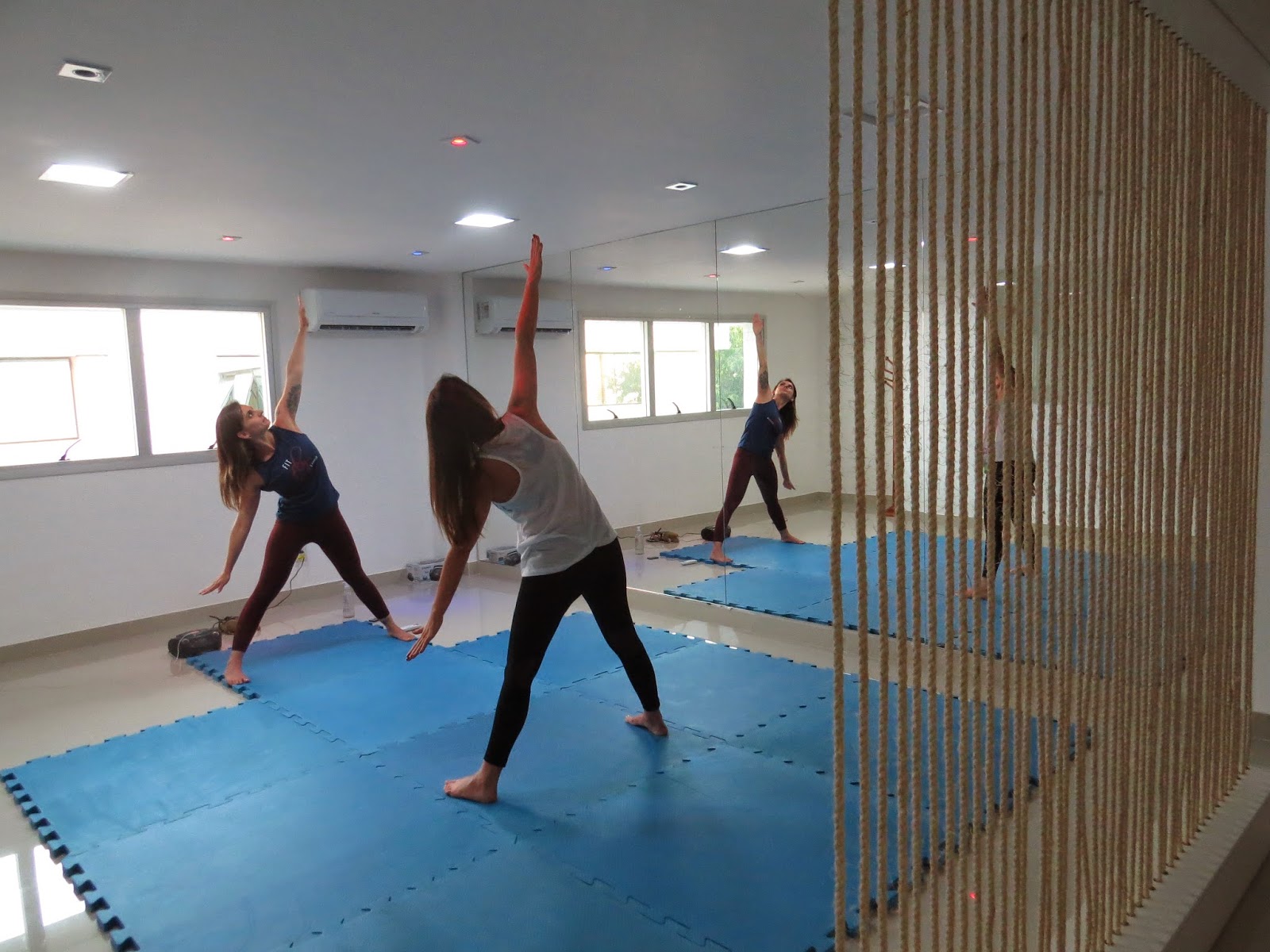 Fit Fly Studio: Aulas de Yoga