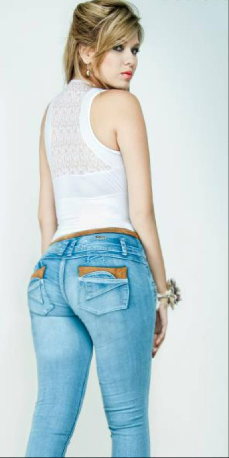 Doubletroubletwo Ladies In Tight Fitting Jeans Doubletroubletwo Ladies In Tight Fitting Jeans