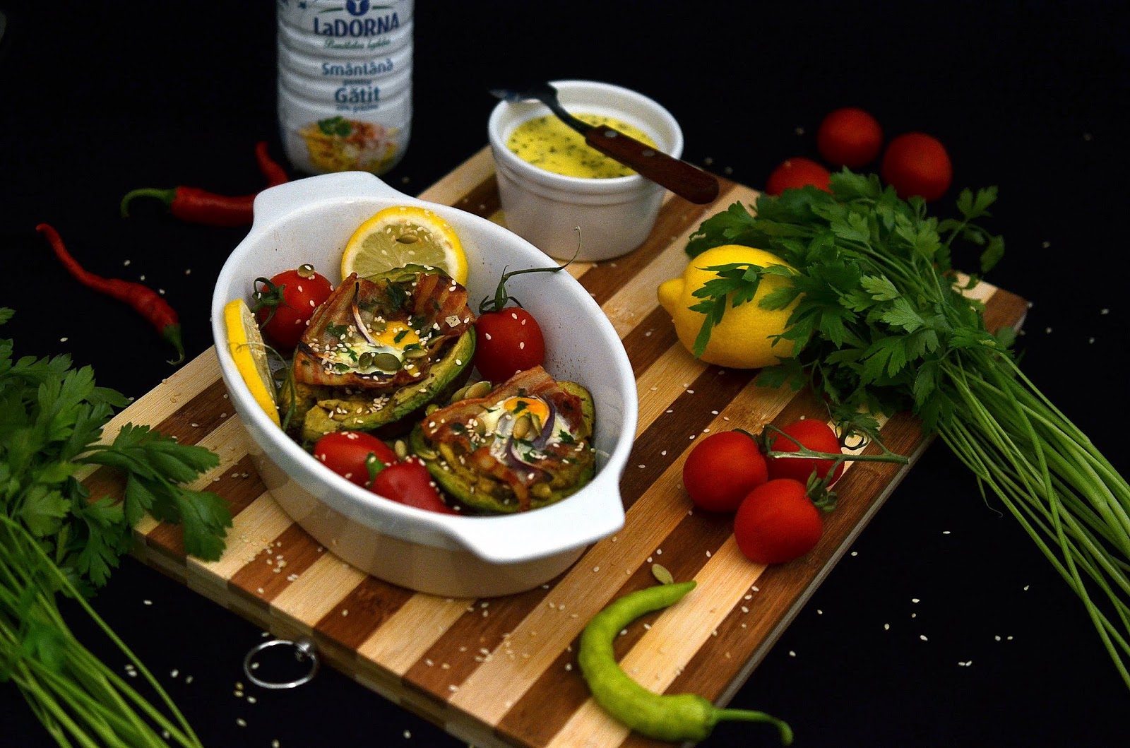 Avocado copt cu bacon si oua de prepelita – Alexandra’s kitchen