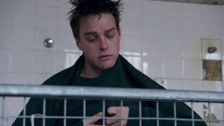 ausCAPS: Tim Franklin shirtless in Home And Away