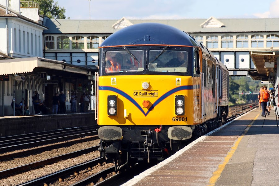 47s and other Classic Power at Southampton: 69001 and 66796 at ...