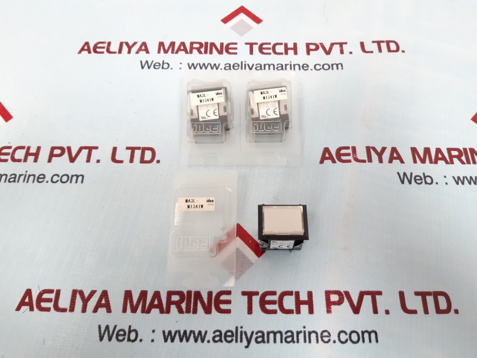IDEC MA3L-M1341W LED LLLUMINATED WHITE PUSHBUTTON - Aeliya Marine