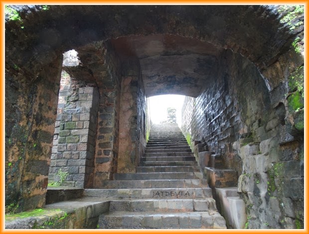 Travelogues in Hindi : Nagarkot/ Kangra Fort नगरकोट कांगड़ा दुर्ग किला