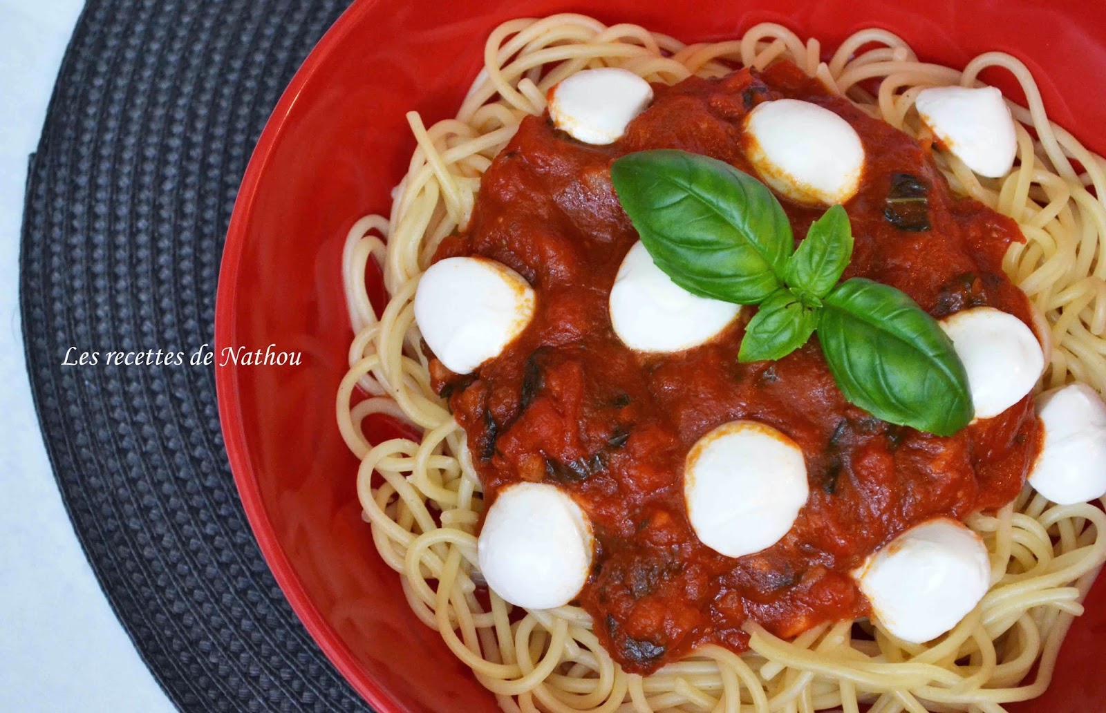 Ma cuisine au fil de mes idées...: Spaghetti alla caprese