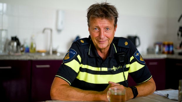 stan van houcke: Johan Schutte. Amsterdamse Politieman die Bevelen Uitvoert