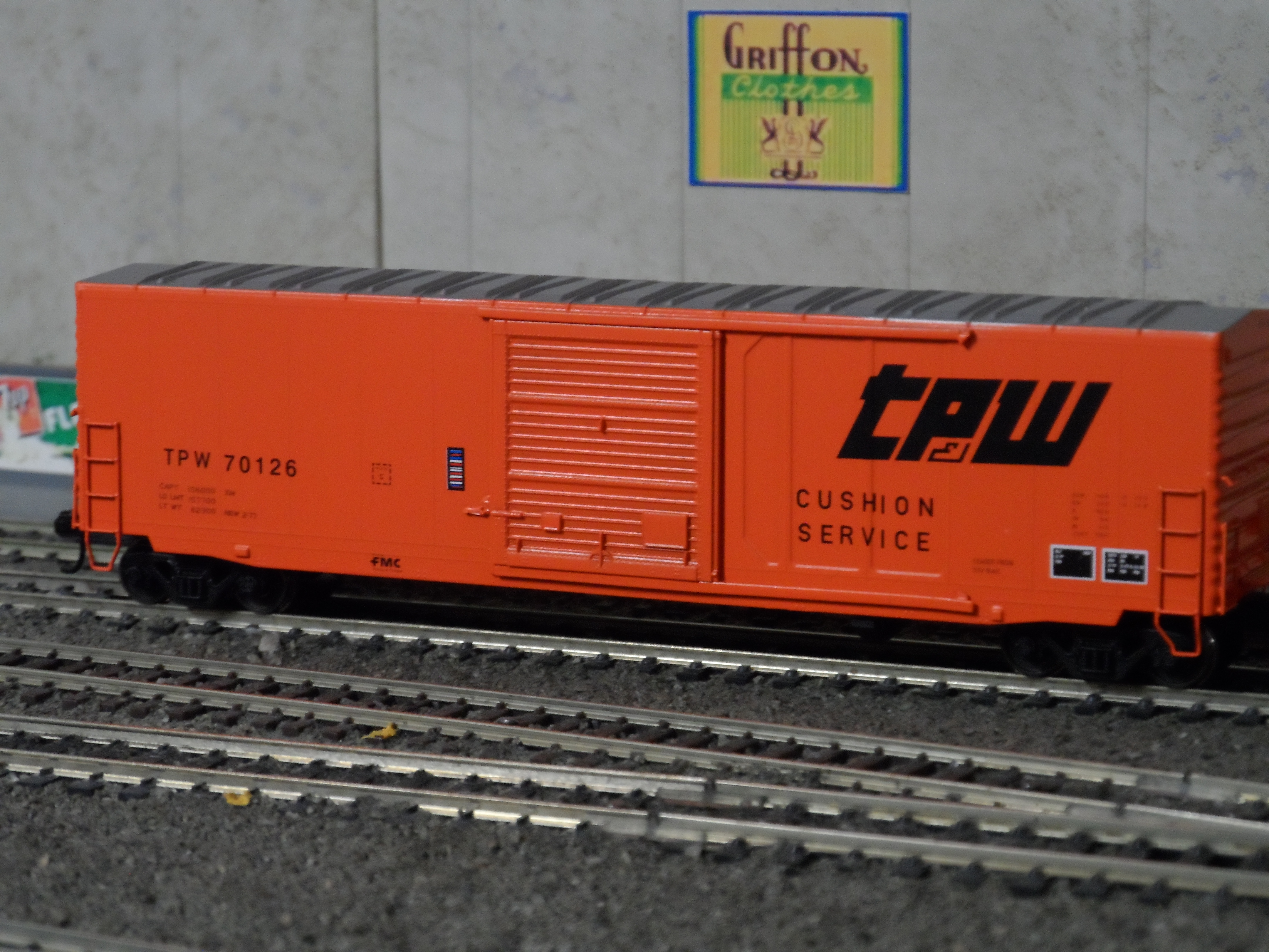 New York Central Train Layout: TP&W Boxcars Paint Project