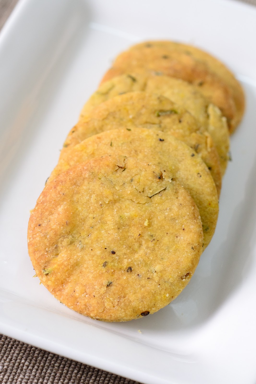 Vegetarian Tastebuds: Cookielove~ Savoury Cookies~ Mathri