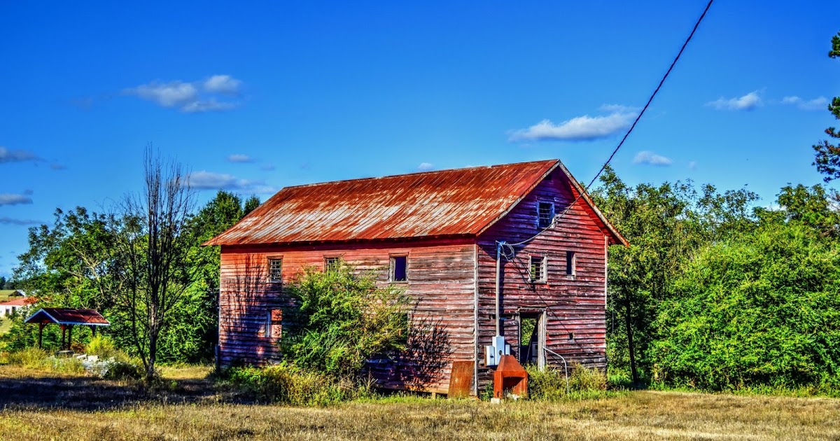 Forgotten Georgia: An Old Bunkhouse or Workshop in Maxeys