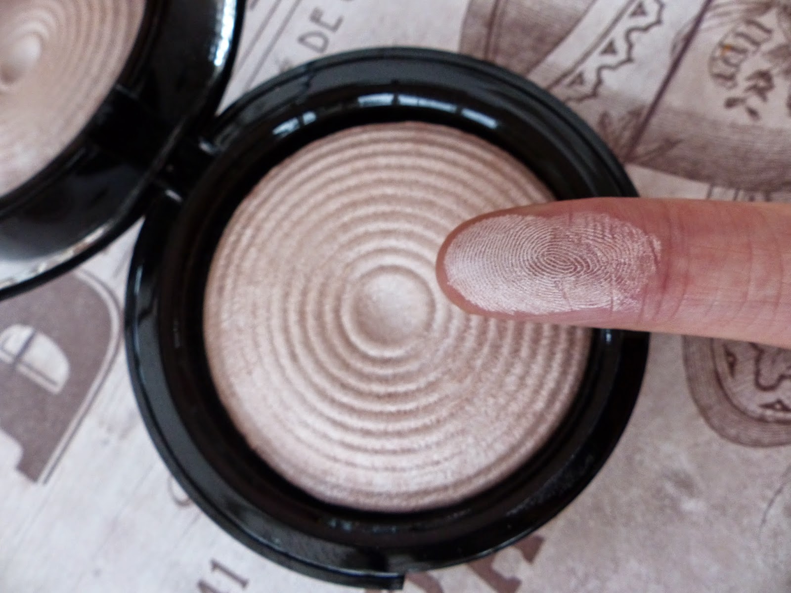 REVIEW & SWATCHES || Makeup Revolution Radiant Lights Highlighters ...