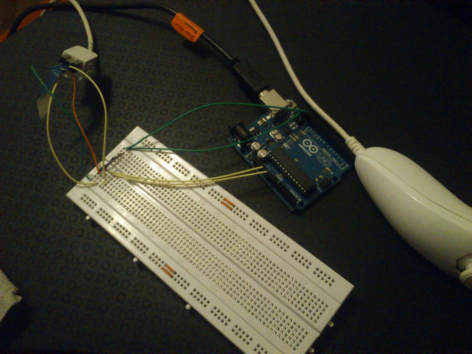 Mi Tecno-Blog Desastre: Combinando Wii Nunchuck y Arduino