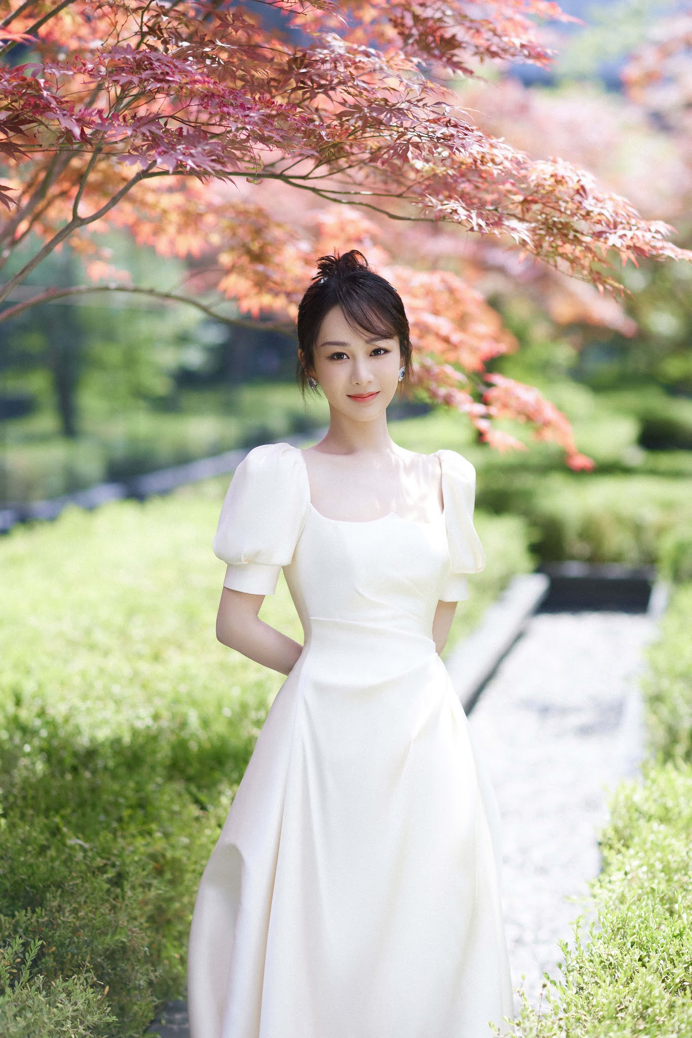 China Entertainment News: Yang Zi poses for photo shoot