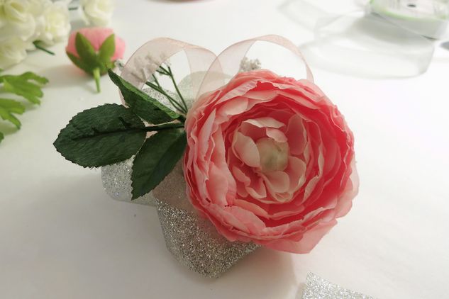 Vibrant Vantage: DIY Prom Wrist Corsage + Boutonnière