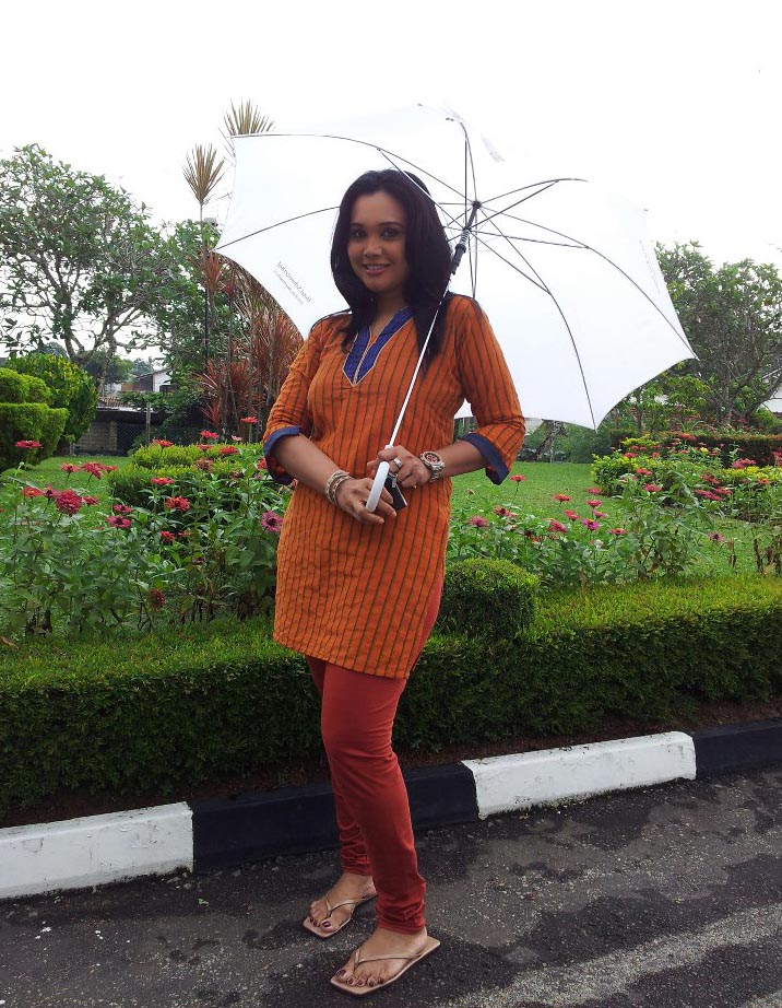 Taste of The Music: Actress Gayathri Dias in Sri Lanka