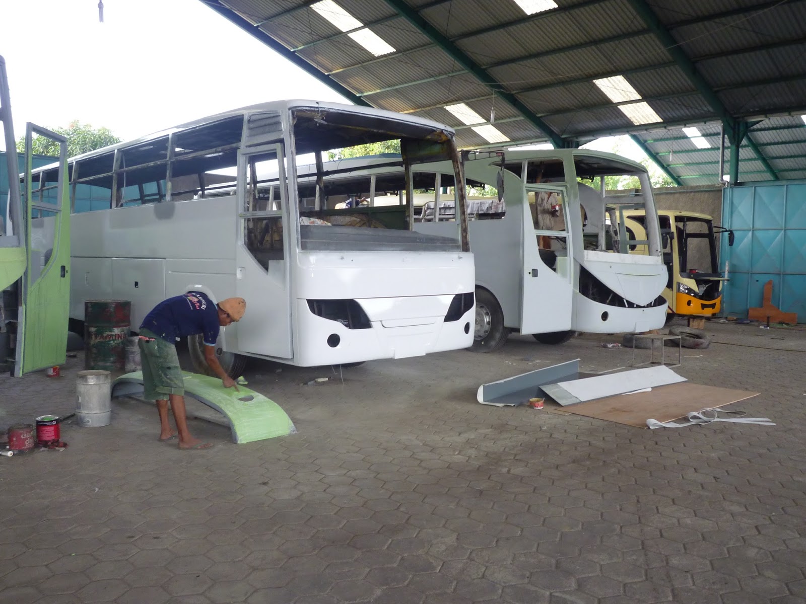 Proses Produksi Bus di Karoseri Gunung Mas Madiun - Jalur Bus