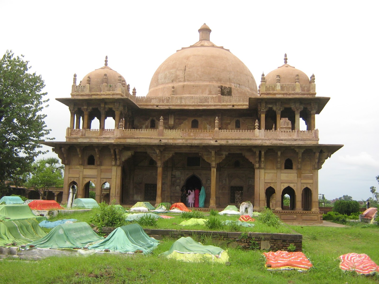 Holiday Hikers: Maner Sharif