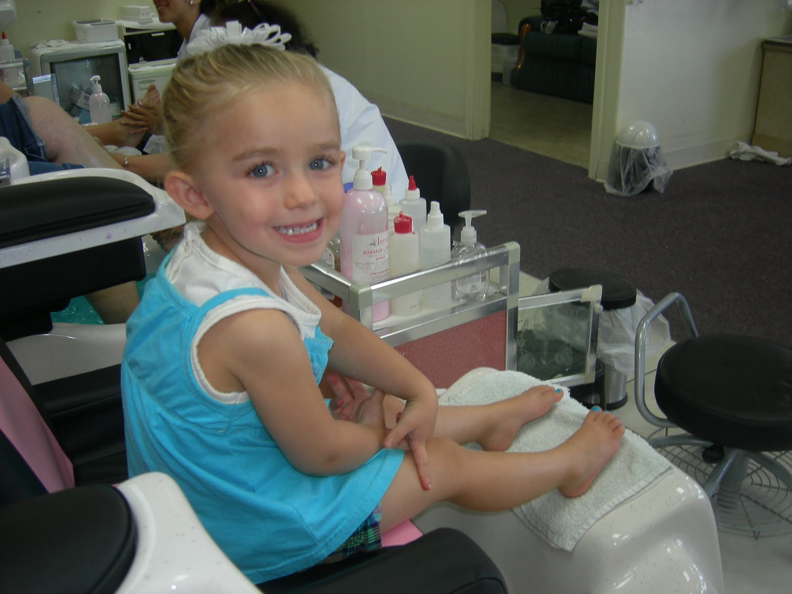 LORENC FAMILY: Makayla's First Pedicure (I know, I know)