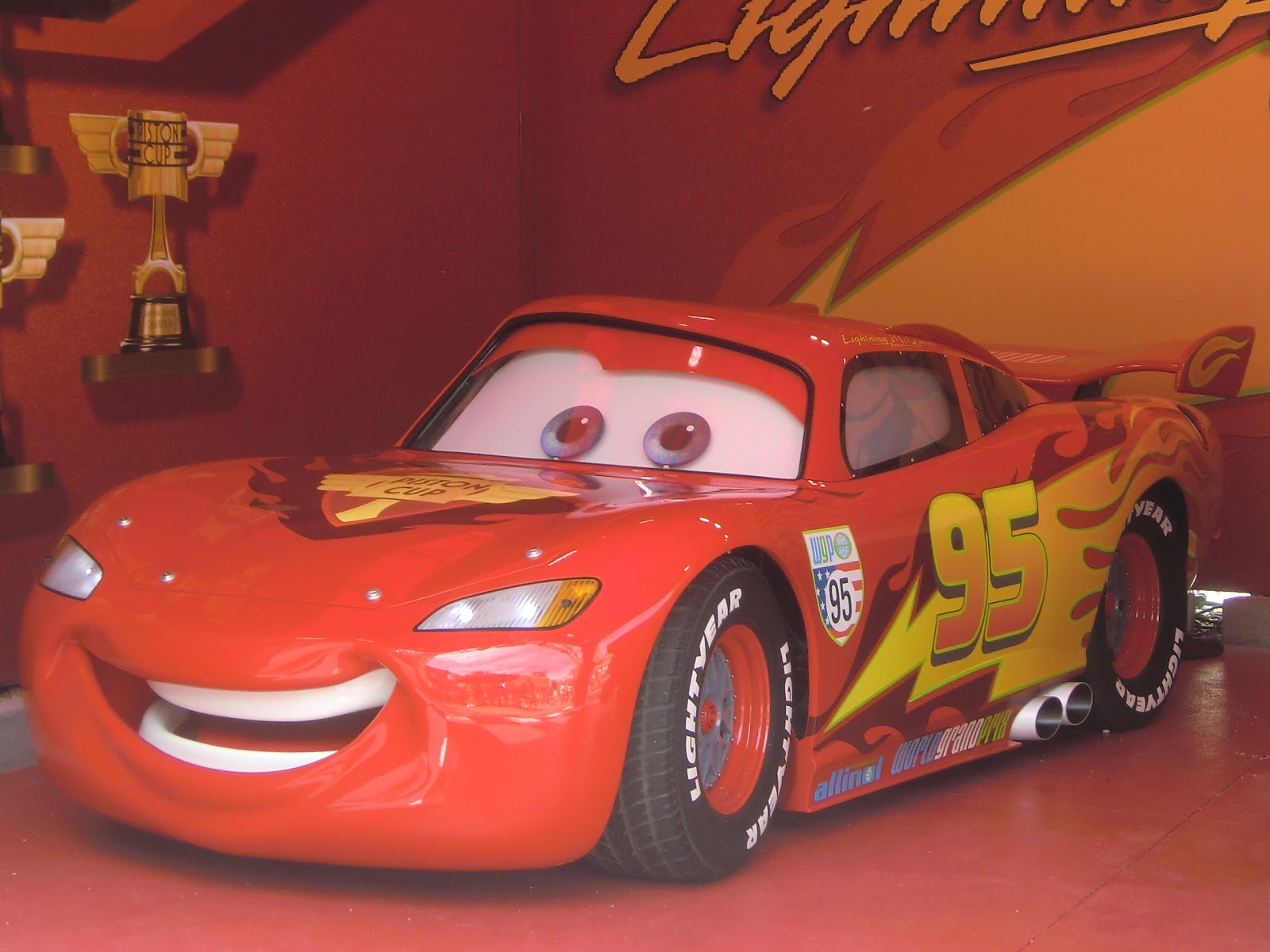 Unofficial Disney Character Hunting Guide: New Cars 2 Meet and Greet ...