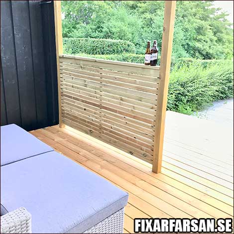 Bygger Insynsskydd Runt Uteplats (Smala Tryckta Ribbor) | FixarFarsan