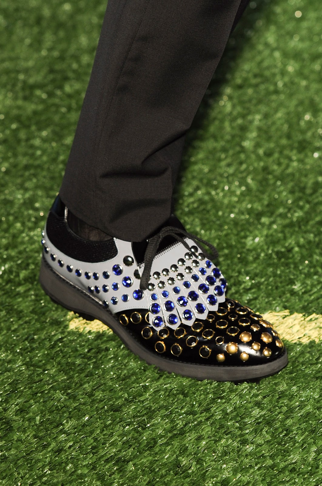 The Bijoux Editrix: Foot Fetish Friday - 'Pimp my Golf-Shoe'...