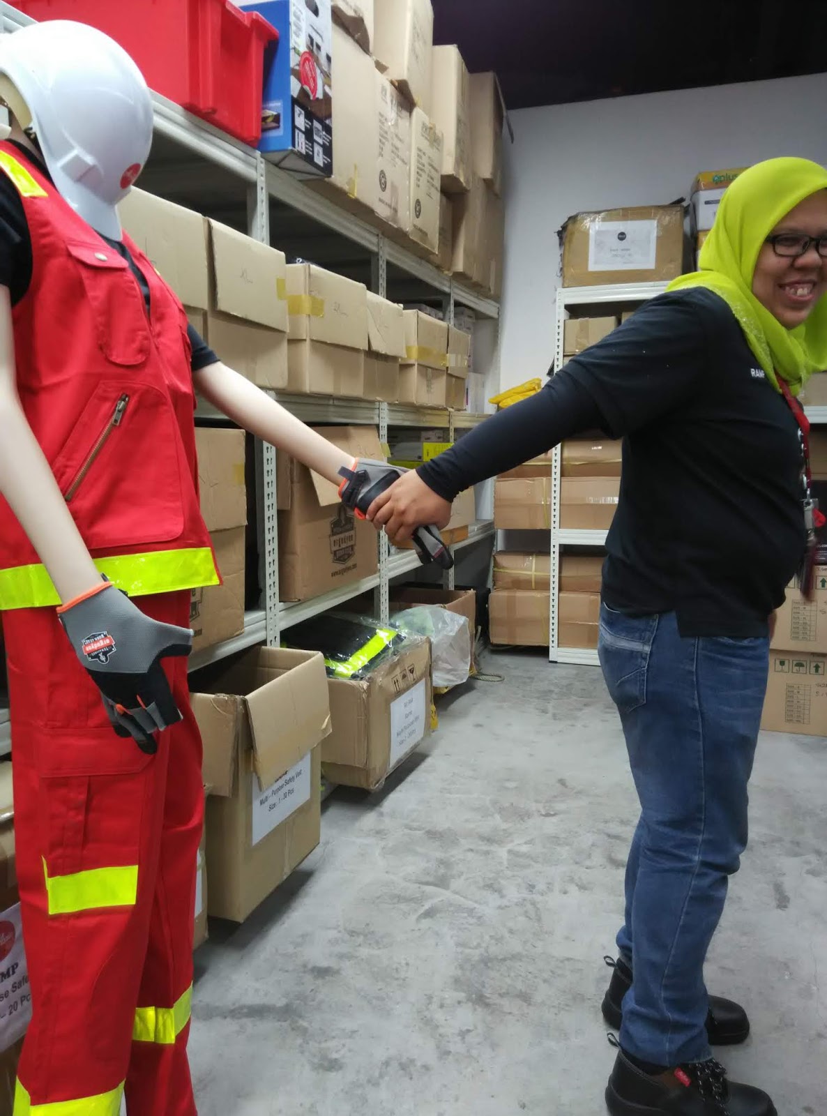 It's Mir Mira blog...: Kerjaya sebagai Ramp Agent ( Airasia )