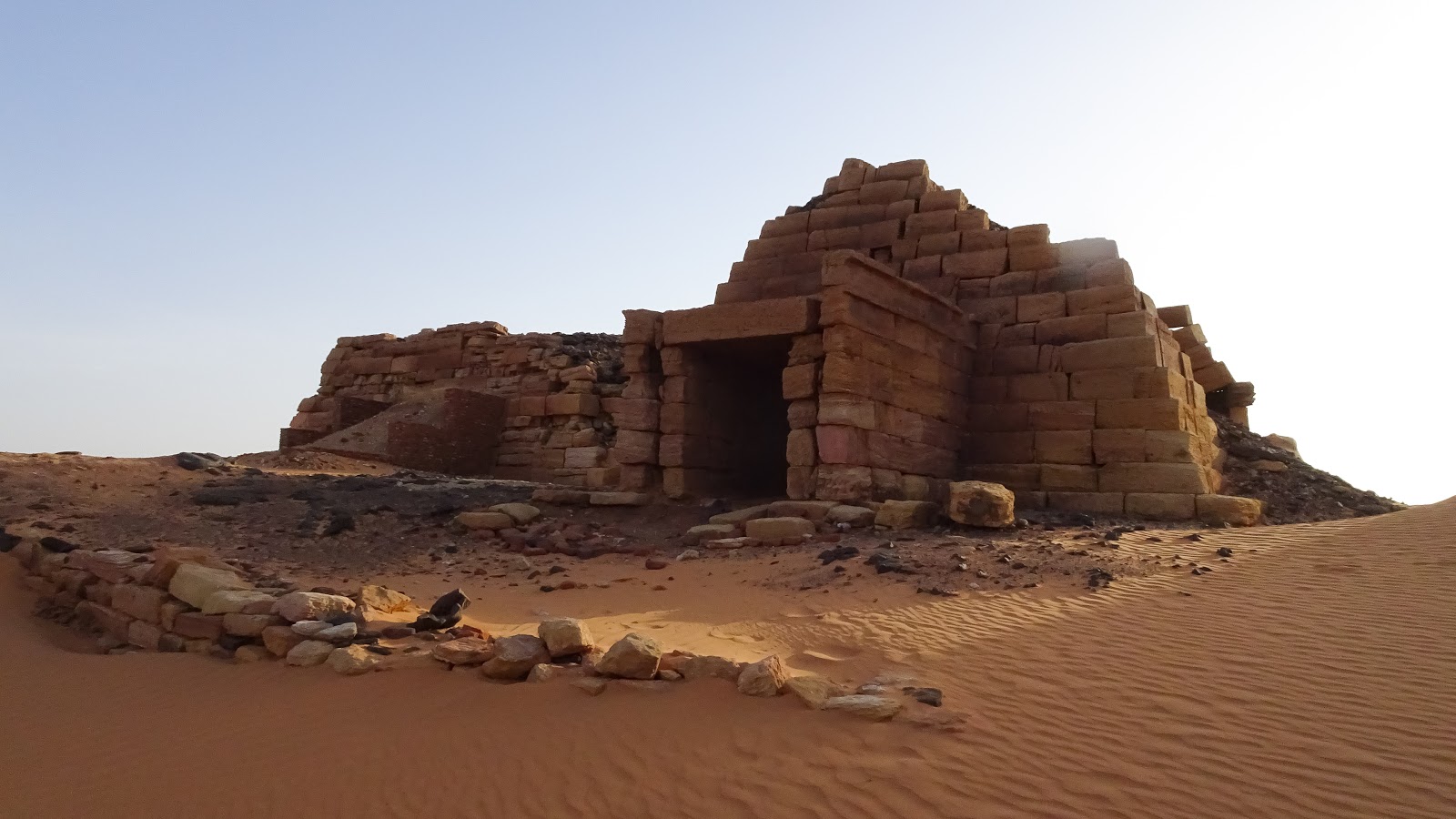 Sudan - Driving through the desert - Sven's Travel Venues