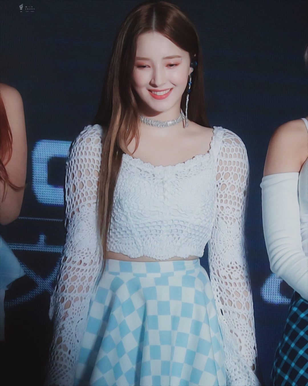 Nancy Momoland smiling wallpaper - Instant5HD