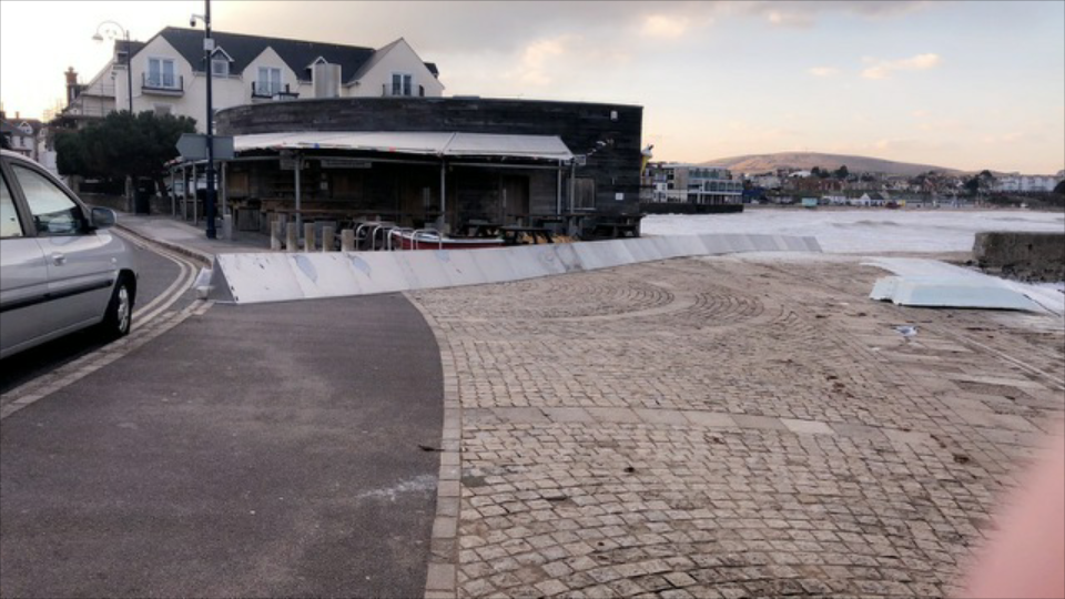 Swanage Coastguard Rescue Team : Temporary Sea Defence - First Deployment